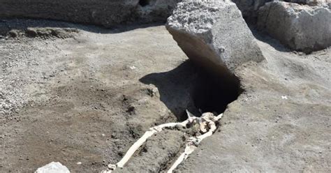 Pompeii Man Crushed Trying To Flee Mt Vesuvius Eruption Was Hit By Huge