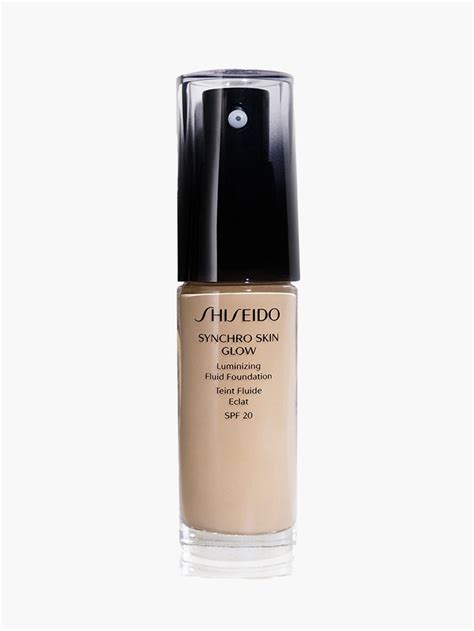 Beste Foundation im Test Vergleich für einen strahlenden und