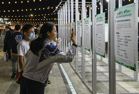海南海口人才夜市助就业 人民图片网