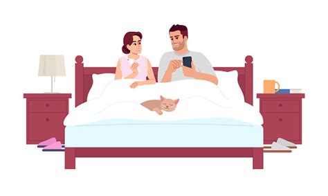 스마트 폰 세미 플랫 Rgb 컬러 벡터 일러스트를 사용하여 침대에서 커플 가젯 남용과 중독 남자 친구와 여자 친구는 흰색에 휴대