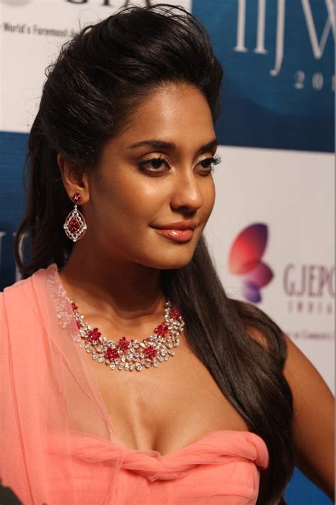 Lisa Haydon Indian Model Turned Actress Very Hot And Sexy Pics Free