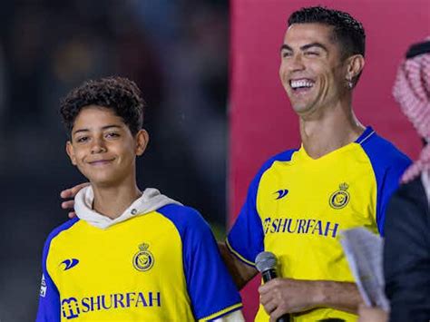 📸 Like Father Like Son Cr7 Shows Off His Muscles With His Lad