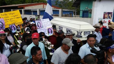Así Fue La Multitudinaria Despedida A Berta Cáceres