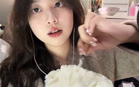 【拿铁助眠】吃20自制希腊酸奶and蘸酸奶吃青提～脆脆的声音！ 椰椰拿铁助眠 椰椰拿铁助眠 哔哩哔哩视频