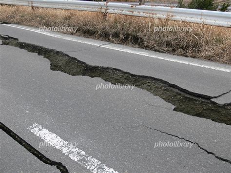 地割れ 地震 写真 Canvassuppo