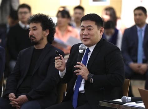 Ерөнхий сайд соёл урлагийн салбарынхантай уулзлаа