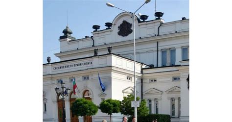 Депутати почетоха с минута мълчание загиналите миньори