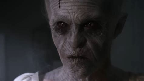 La terrorífica película de Netflix en la que los vampiros y un padre