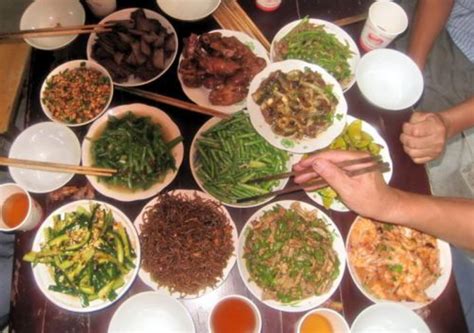 外国人吃中餐 外国人对中国美食疯狂吃过正宗中餐后的老外