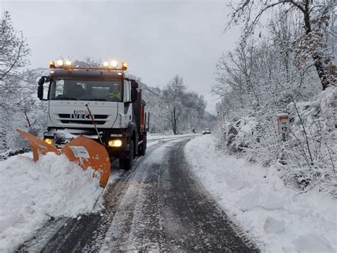 La Nieve Afecta Especialmente A Carreteras De La Zona Ii Con Espesores