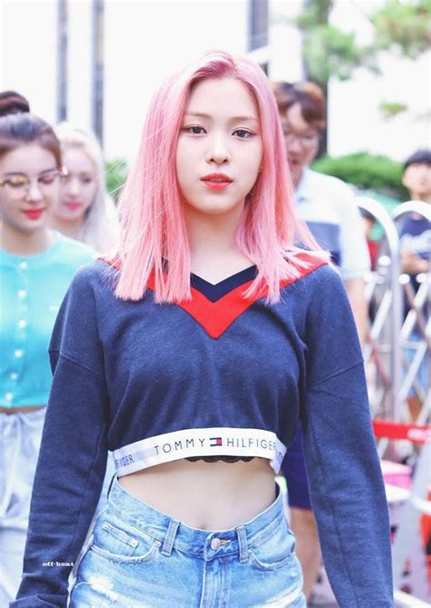10 Times Itzys Ryujin Stunned Us All With Her Gorgeous Physique And