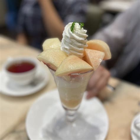 ピーチパフェ千疋屋総本店 Kitte丸の内店 の口コミ一覧 おいしい！が増えるグルメアプリ「sarah」