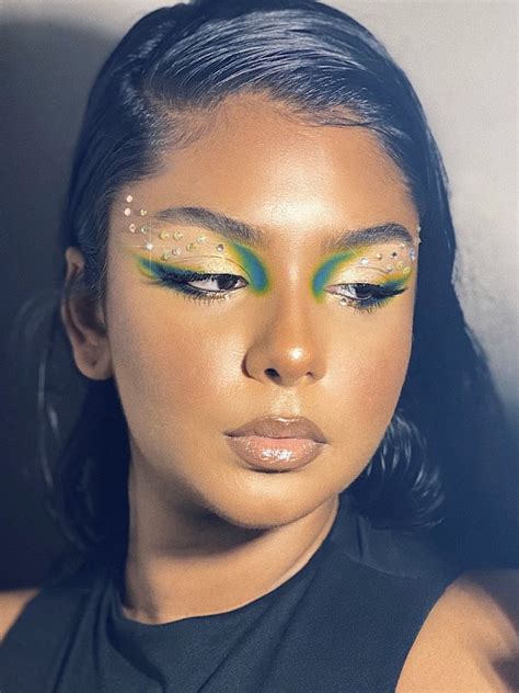 Pin By 🍒💋 On Makeup Tingz Artistry Makeup Creative Eye Makeup Edgy