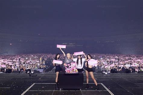 블랙핑크 걸그룹 최초 고척돔 입성 성과 남기며 Born Pink 투어 마침표 Pickcon