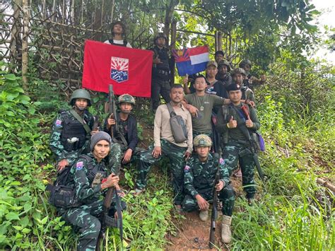 မြဝတီ ဝေါ်လေ လမ်းပေါ်ရှိ ကာကင်းစခန်း ၃ ခုမှ စစ်ကောင်စီတပ်သားများ စခန်းစွန့်ခွာ Bur Mizzima Com