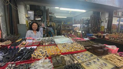Bangkok Amulet Market La Maletita Feliz