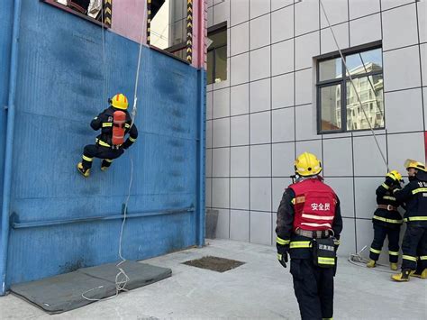 陇南礼县消防组织开展安全绳撤离操法训练 新华网