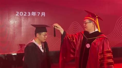 22届毕业生回母校被补办拨穗仪式：非常开心圆满凤凰网视频凤凰网