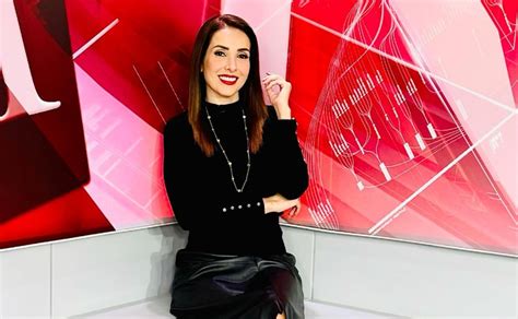 ¿quién Es Azucena Uresti Periodista Que Se Despidió De Su Programa En