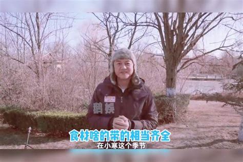 51岁李亚鹏带妻女出游，亲吻女儿脸颊直夸可爱，与海哈金喜超恩爱