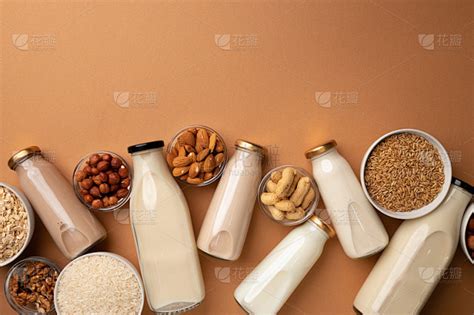 由坚果和谷物制成的不含乳糖的素食牛奶