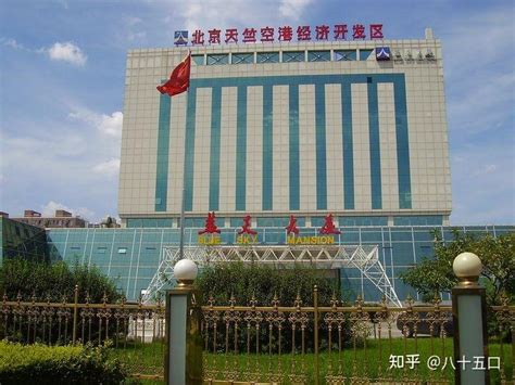 网友问，到底是去北上广深闯荡发展还是在三线老家躺平？ 知乎