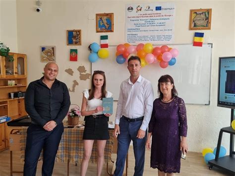 Тържествена церемония по връчване на дипломите за средно образование на випуск 2023 Уеб сайт