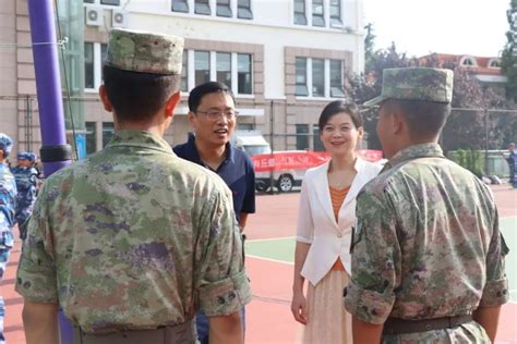 学院领导走访军训现场 看望慰问教官和2023级新生
