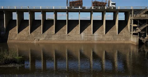Uruguay Enfrenta Una Severa Crisis Por La Sequía Y Añade Agua Salada Al