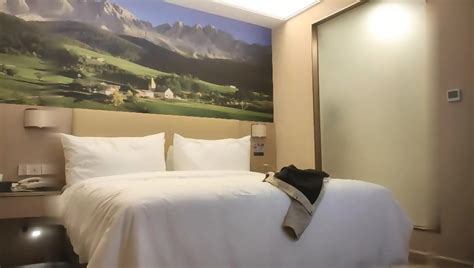 一屌极品寻欢妹子说你鸡巴真大