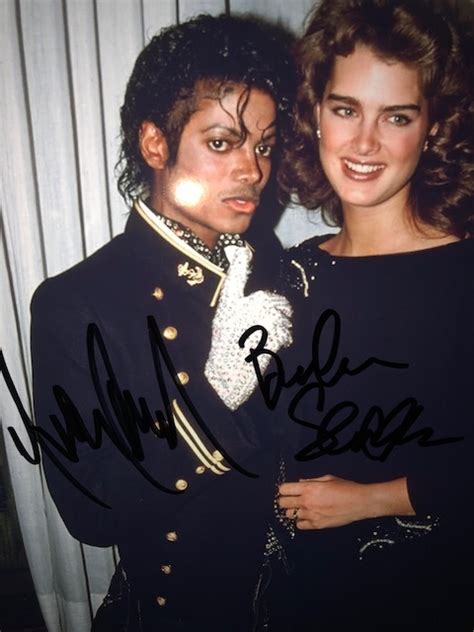 ☆☆マイケル・ジャクソン＆ブルック・シールズ☆☆直筆サイン付き写真 証明書coa付き プリティ・ベビー Thriller Beat It の