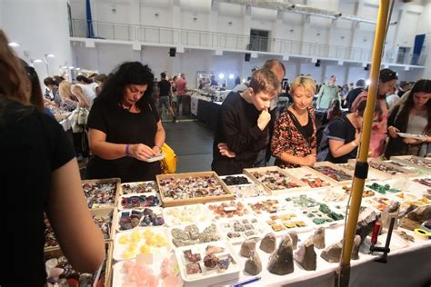 Giełda Minerałów Biżuterii i Skamieniałości w Netto Arenie Zobacz co można kupić ZDJĘCIA