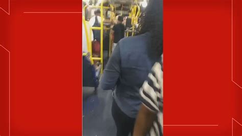 Vídeo Homem Ameaça Passageiros E Faz Mulher Refém Em ônibus No Df