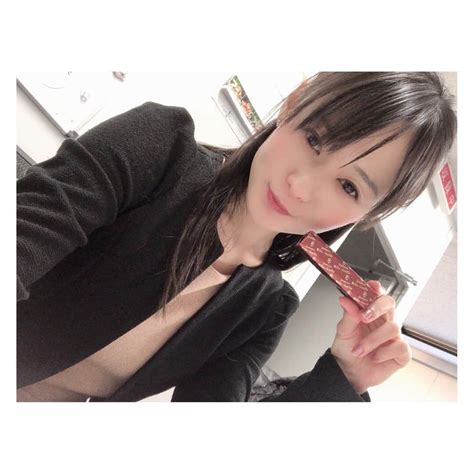 柳野玲子さんのインスタグラム写真 柳野玲子instagram「おやつ💓 この後は原稿読み、メイク直し＆ヘアセットしてリハーサル→本番😊