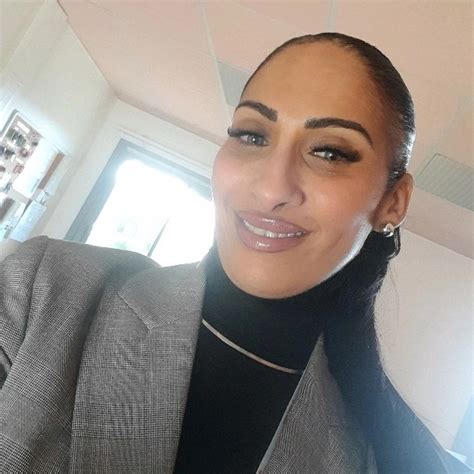 Cheima Oubadi Fonctionnaire Ministère De LÉconomie Des Finances Et De La Souveraineté