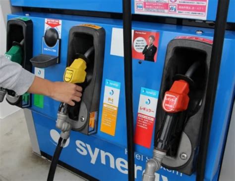 セルフガソリン給油機が途中で止まる理由！自動停止の仕組み「ちょい足し」は絶対するな！