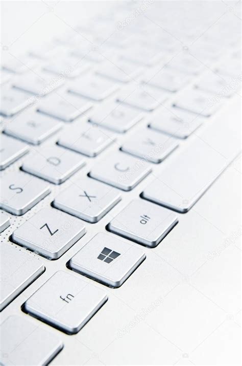 Логотип Microsoft Windows 8 напечатан на новой серии ноутбуков Asus