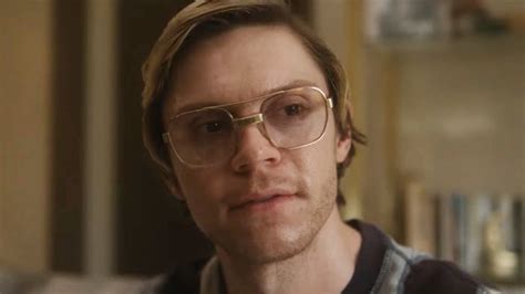 エヴァン・ピーターズは背筋が凍る「dahmer」予告編の恐ろしい逸脱者です Jp Newss