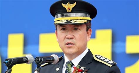 표창장에 윤희근 경찰청장 사진이 행안부 규정 위반 검토