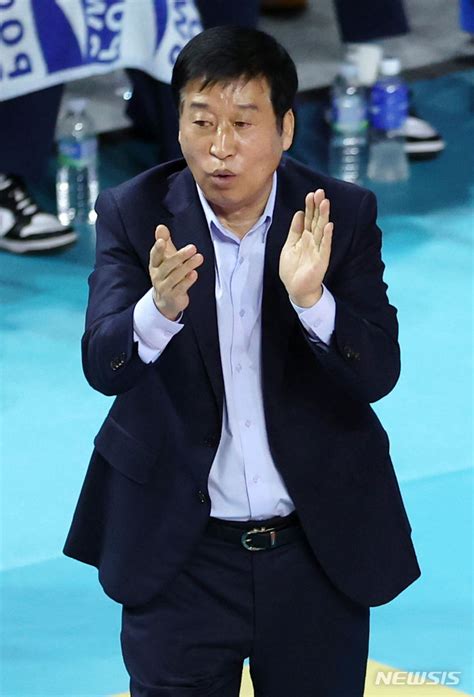 비상계엄에 놀란 흥국생명 아본단자 감독 가족들이 더 걱정해