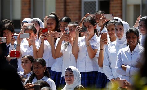 Mobile Phones Are Now Banned In All Nsw Public Schools The Epoch Times