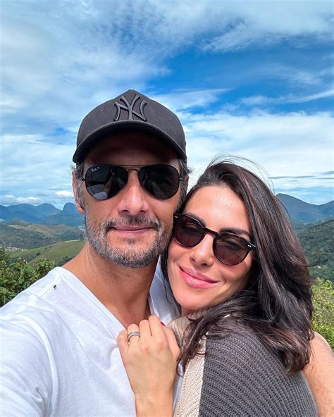 Mel Fronckowiak Posa Com Rodrigo Santoro E Se Declara Desejo De