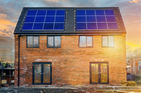 Paneles Solares Fotovoltaicos En El Techo De La Nueva Casa Techo Con