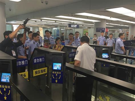 为什么说无人值守人行闸机和双门速通门是防尾随安检通道闸机的不二之选 知乎