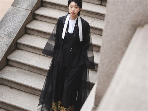 권위의 옷 옛 왕실의 권위를 본받은 한복 수트 셋업 텀블벅 크리에이터를 위한 크라우드펀딩