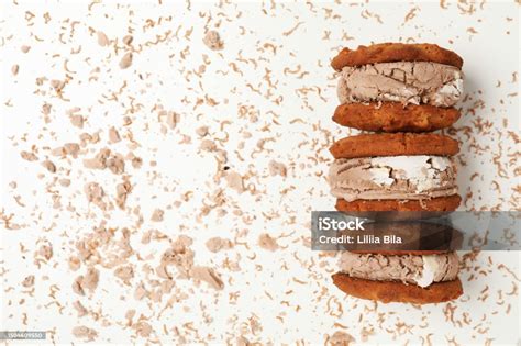달콤한 음식의 개념 아이스크림을 곁들인 쿠키 텍스트를 위한 공간 냉동된에 대한 스톡 사진 및 기타 이미지 냉동된 냉동식품