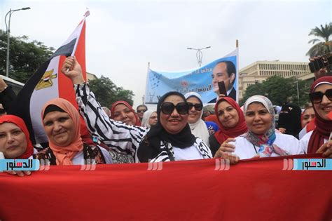 حشود فى مسيرة مديرية التربية والتعليم بالجيزة لتأييد ترشيح الرئيس