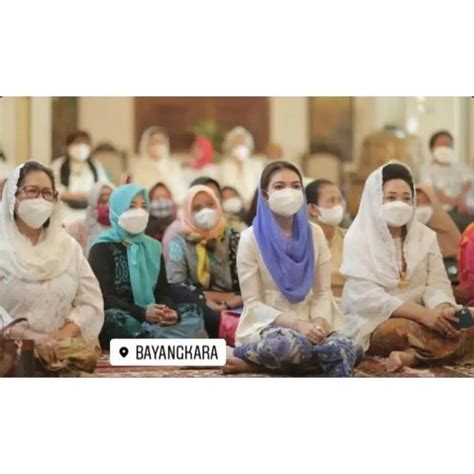 6 Potret Selvi Ananda Istri Gibran Kenakan Hijab Anggun Dan Cantik
