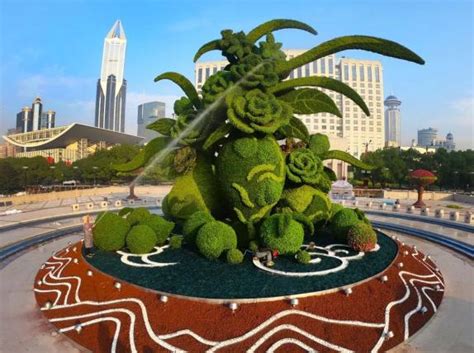 太嗲了！阿拉上海街头，处处洋溢着节日的喜庆！你认出了哪些地方？ 可爱的中国 奋进的上海澎湃号·政务澎湃新闻 The Paper