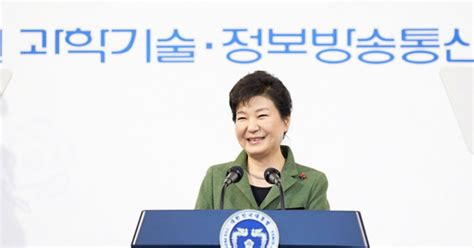 박근혜 대통령 환한 미소